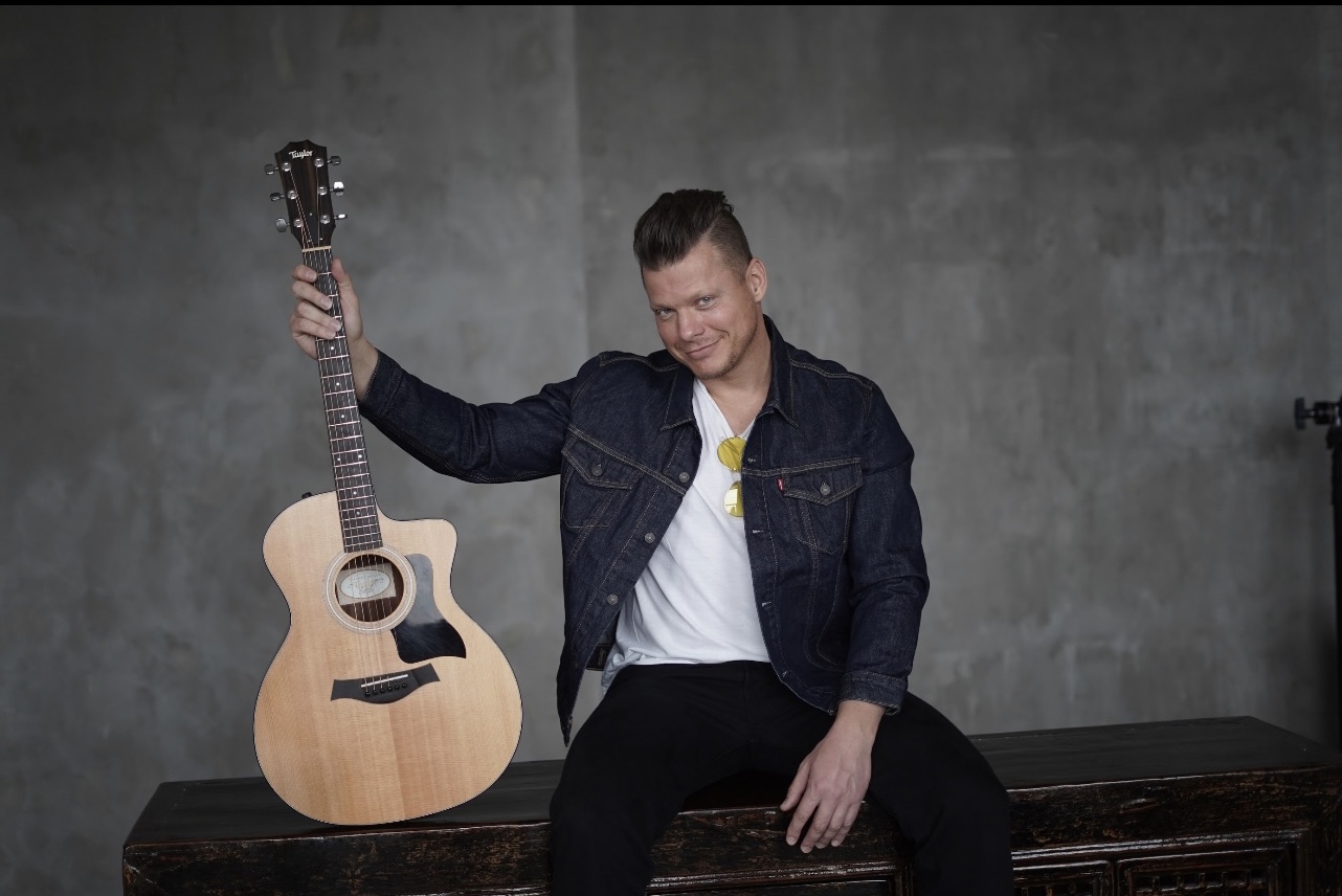 ŽIVĚ: Jay Bee Man je nové jméno na scéně. Hostem vysílání bude v ...